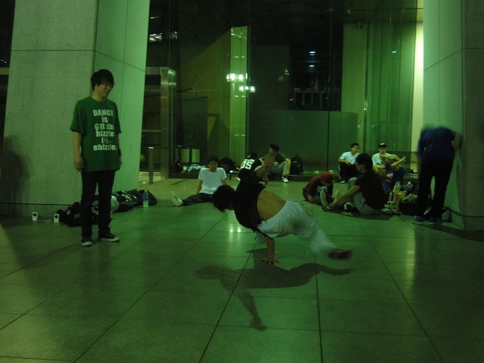 Breakdance (ブレークダンス ) en Shinjuku (新宿), Tokyo (東京). – Viviendo Japón ...